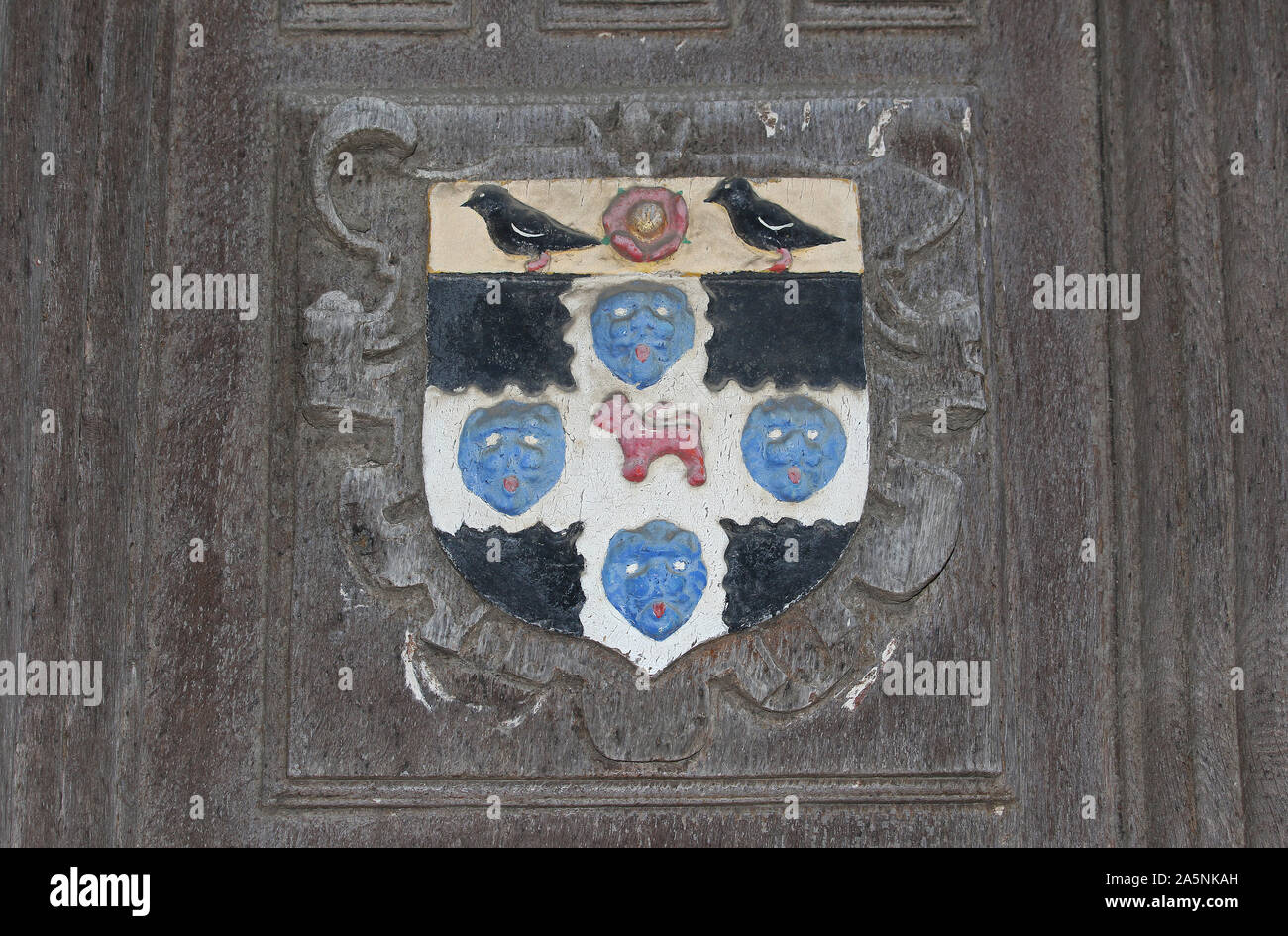 Historia de la Heráldica de Christ Church: Una Mirada al Pasado