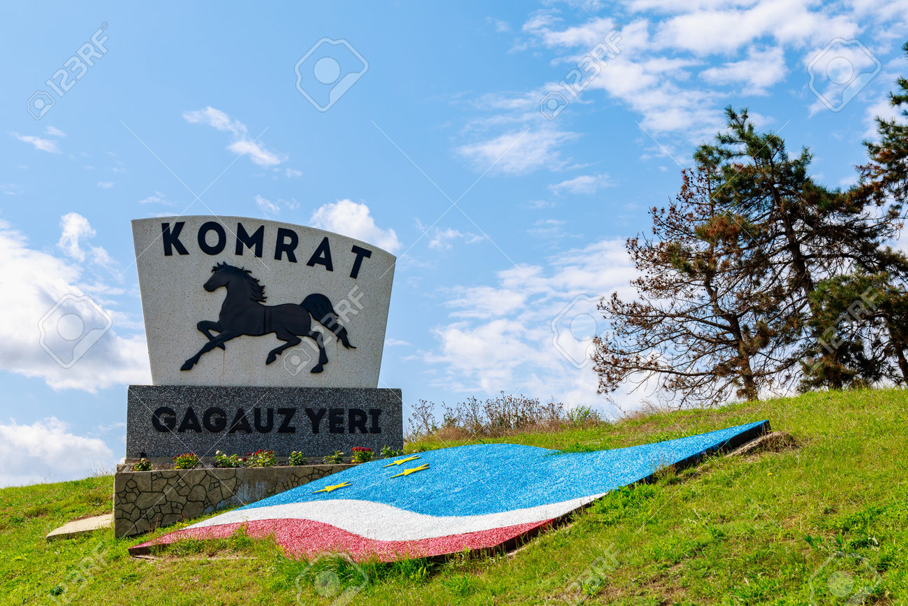 Descubre la heráldica de Comrat y su rica historia emblemática