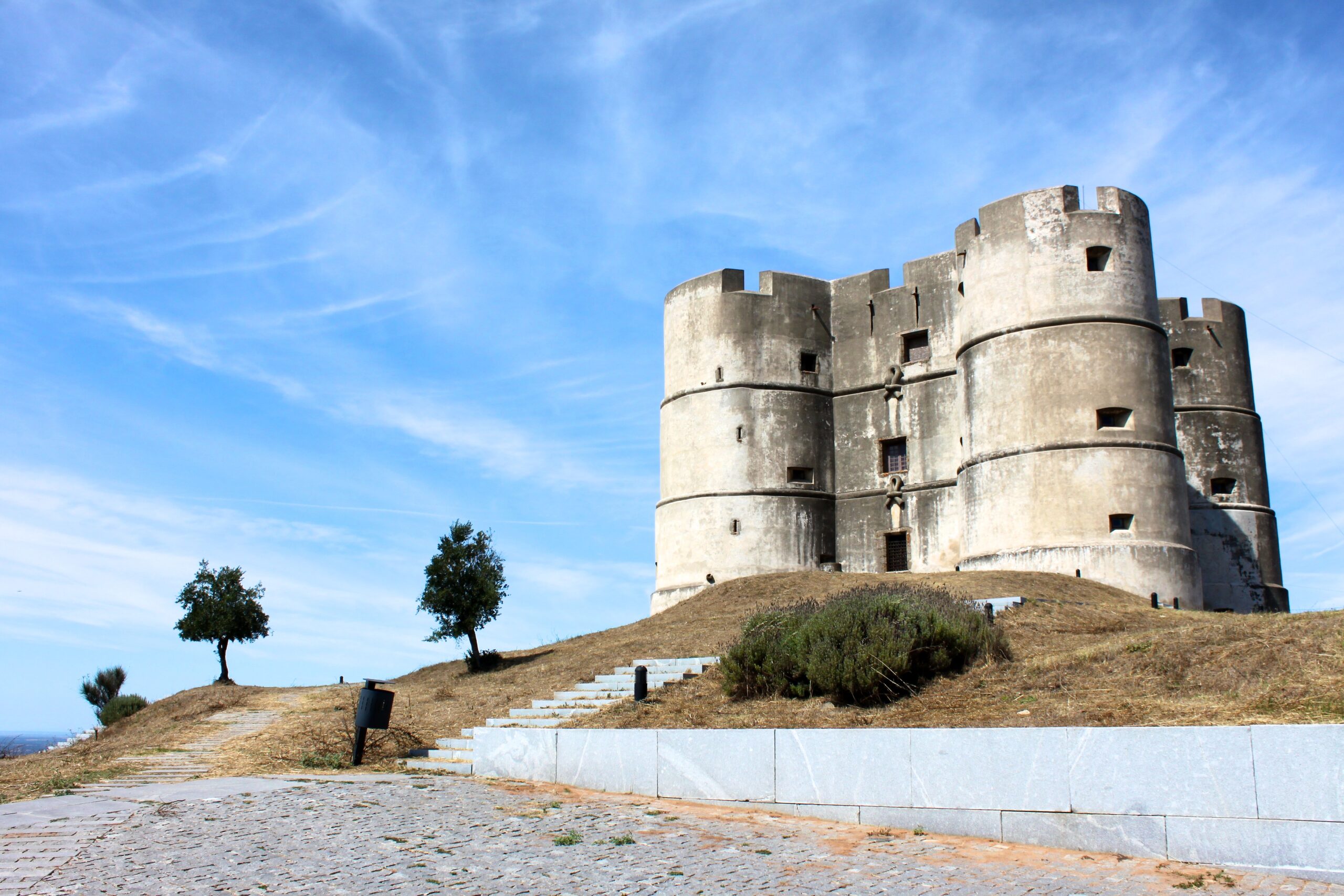 Descubre la rica historia detrás de la heráldica de Évora Monte