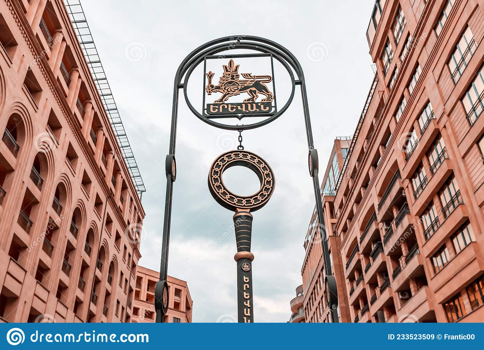 La historia detrás de la heráldica de Yerevan: símbolos y significados