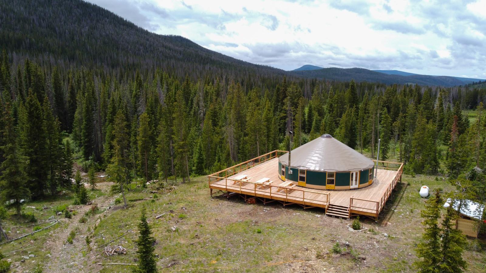 Descubre la fascinante heráldica de Jhalakati y su rica historia